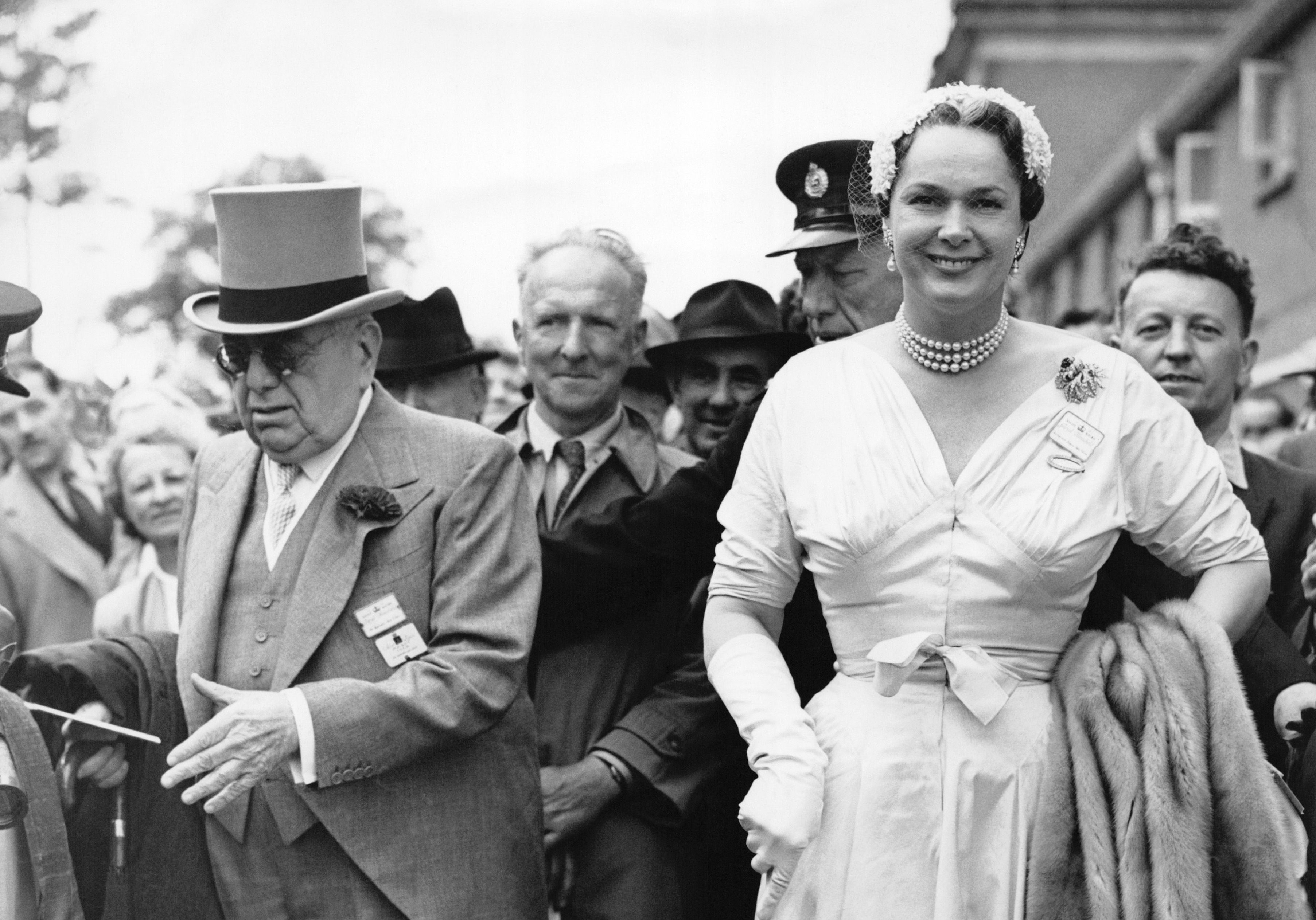Mariage royal : Aga Khan III et Yvette Labrousse, le prince et la Miss ...