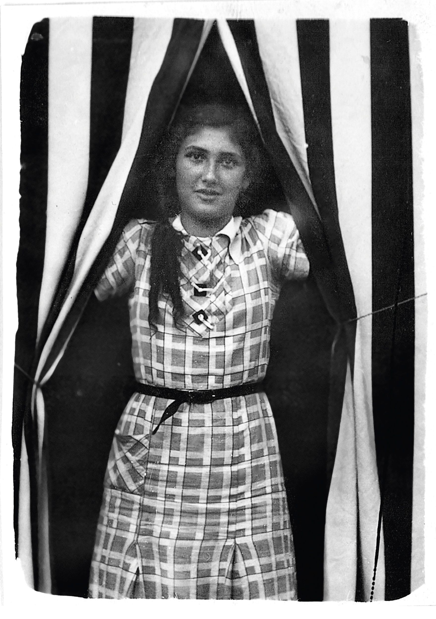 Quand Simone Veil commentait ses photos d'enfance - Elle