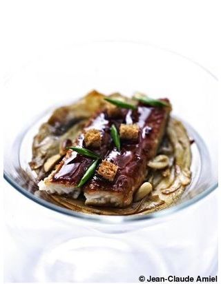 Matelote d'anguille fumée, artichauts, oignons grelots et champignons ...