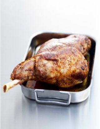 Gigot rôti pour 4 personnes - Recettes Elle à Table