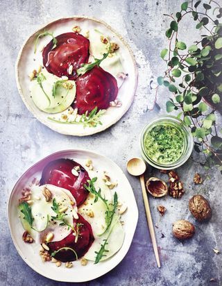Carpaccio de betterave, anchois et chantilly au raifort pour 2 ...
