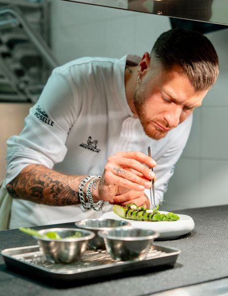 Recette d’été de chef : la rose de tomate et ventrèche de thon de ...