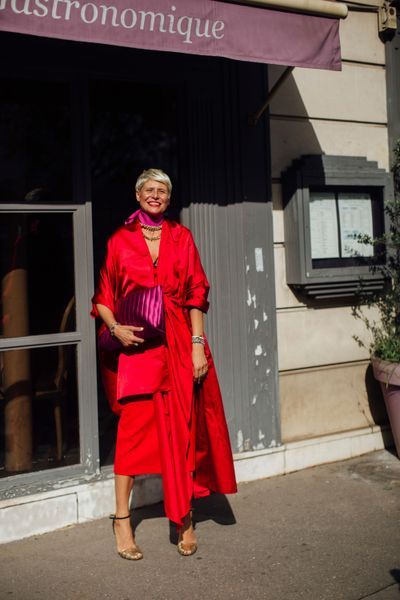 4 couleurs qui fonctionnent à tous les coups avec du rouge cet été - Elle