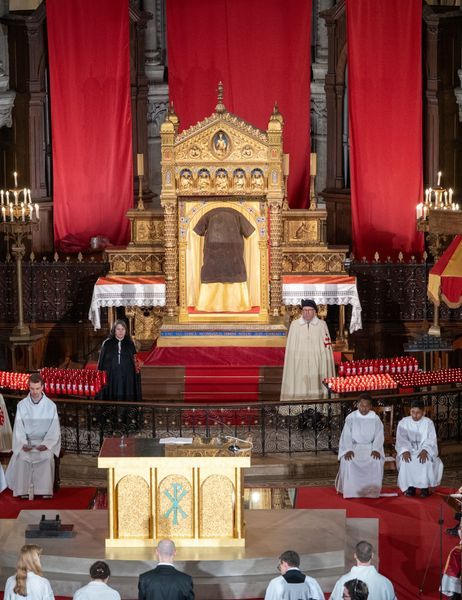 L'histoire rocambolesque de la « Sainte Tunique du Christ » exposée à la basilique d’Argenteuil ...