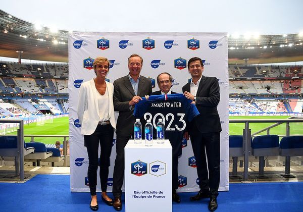 Les Bleus dévoilent leur nouveau sponsor - Elle