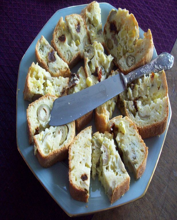 Cake aux olives pour 4 personnes - Recettes Elle à Table
