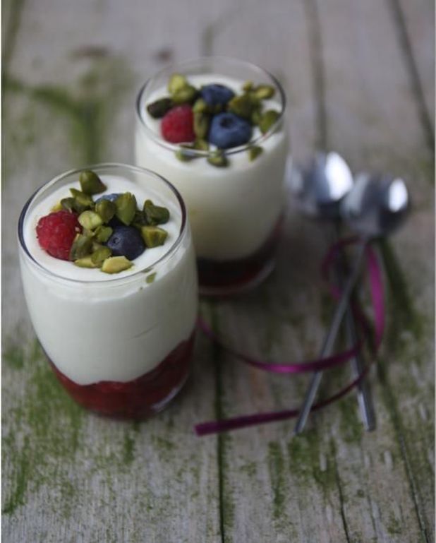 Fruits rouges et crème au mascarpone pour 4 personnes - Recettes Elle à ...