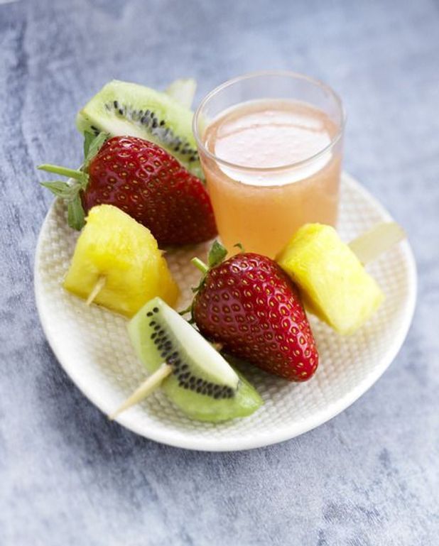 Brochette de fruits frais - Recettes Elle à Table