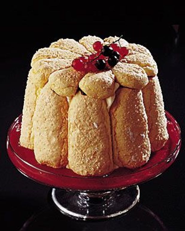 Charlotte aux fruits rouges et noirs pour 4 personnes - Recettes Elle à ...