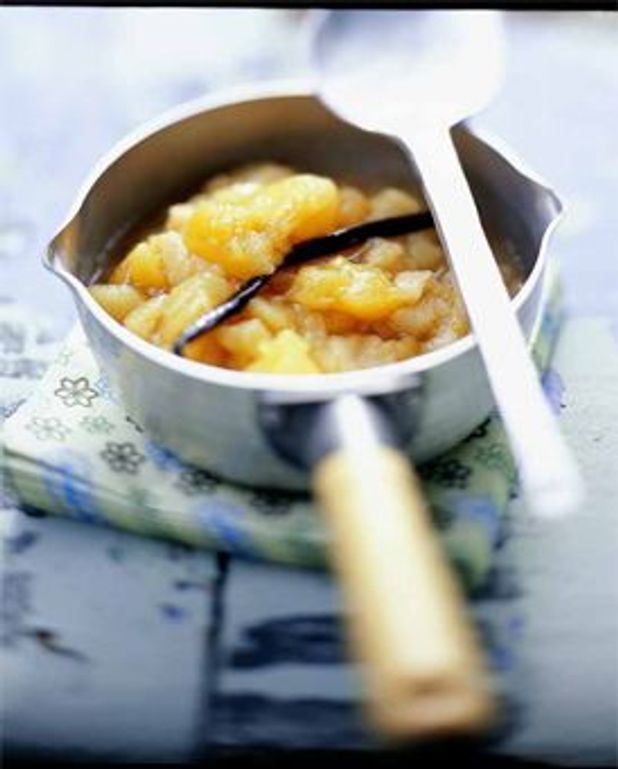 Compote de pommes mélangées et une poire pour 4 personnes - Recettes ...