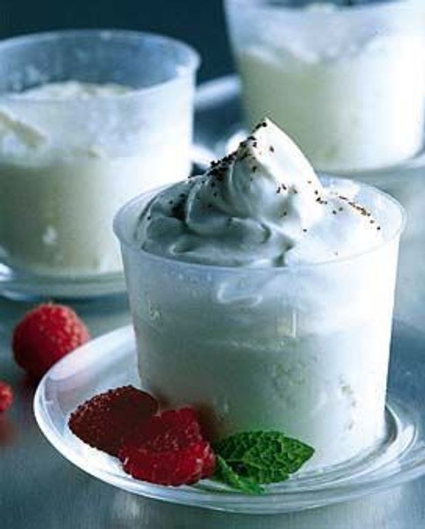 Faisselles de chantilly aux fruits rouges pour 6 personnes - Recettes ...