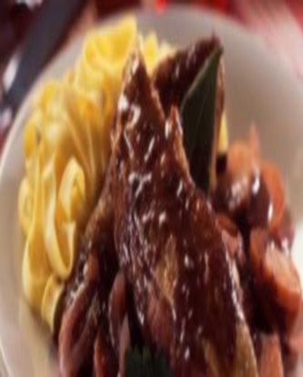 Fricassée de poulet au porto et au chocolat pour 8 personnes - Recettes ...