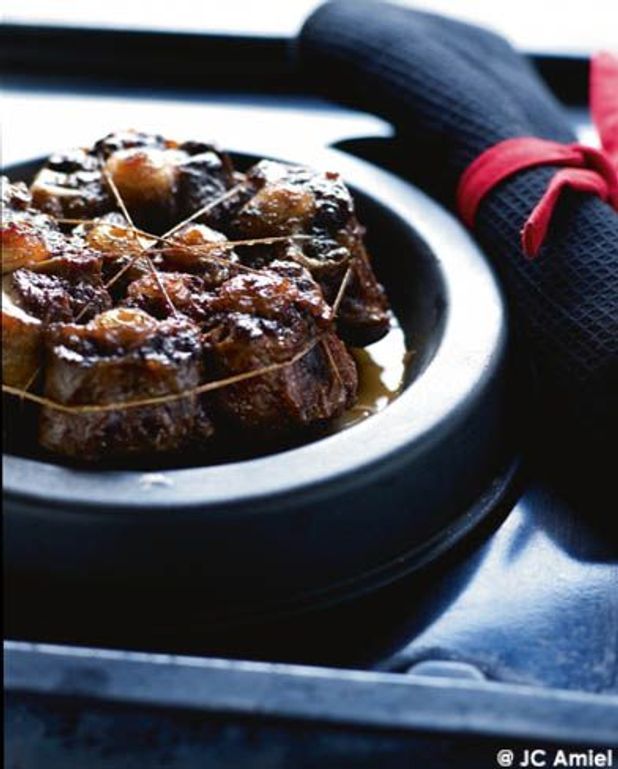 Queues de bœuf sauce marchand de vin pour 4 personnes - Recettes Elle à ...