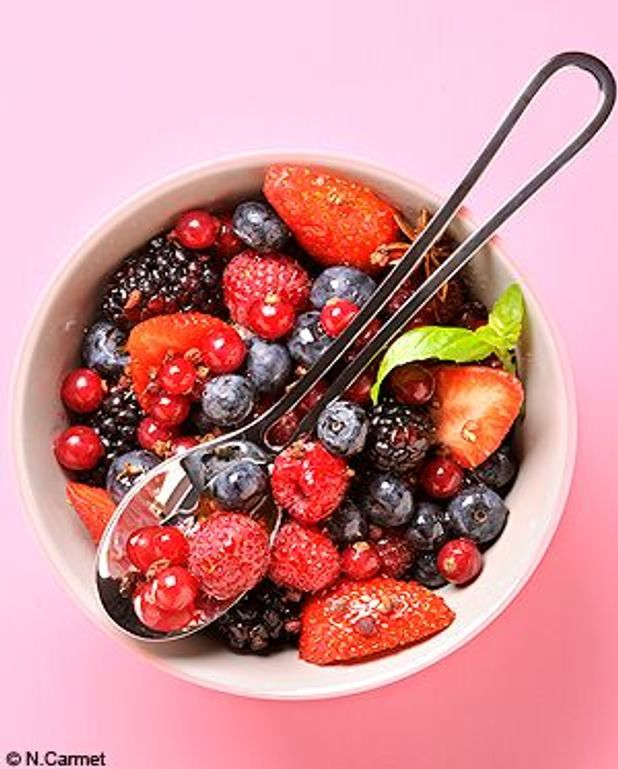 Salade de fruits épicés au basilic pour 6 personnes - Recettes Elle à Table