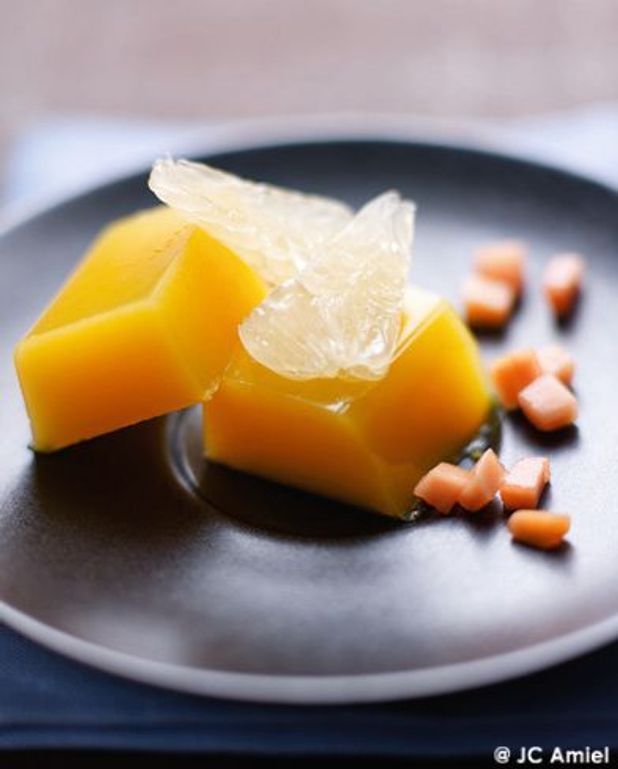 Salade de papaye et pomelo, cubes de gelée de mangue pour 4 personnes ...