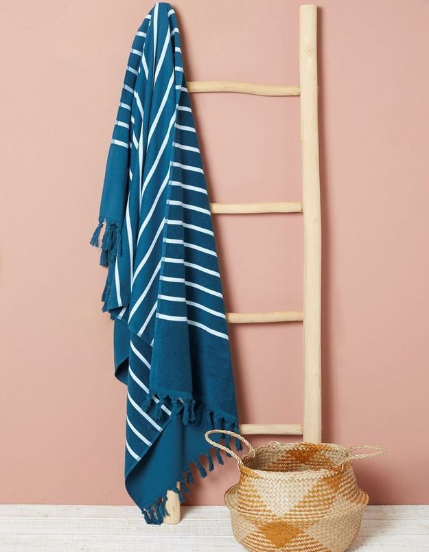 Les plus jolies foutas pour s’allonger à la plage - Elle Décoration