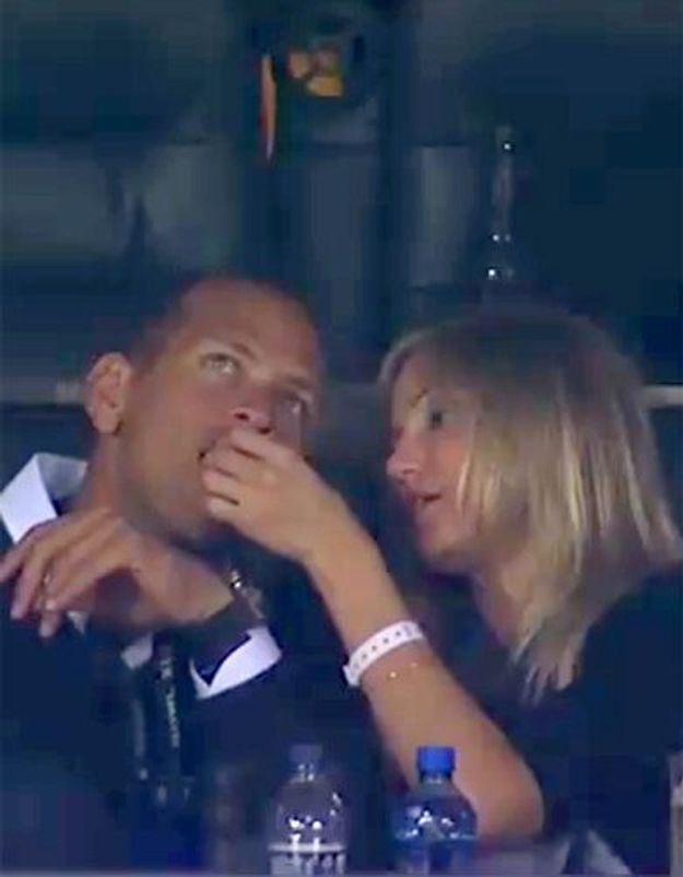 Super Bowl : Cameron Diaz prise la main dans le bec ! - Elle