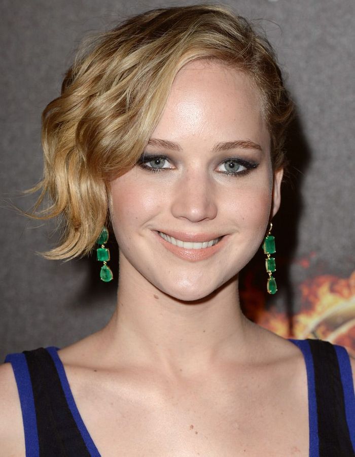 Un half hawk - Du court au carré : Jennifer Lawrence gère bien la ...