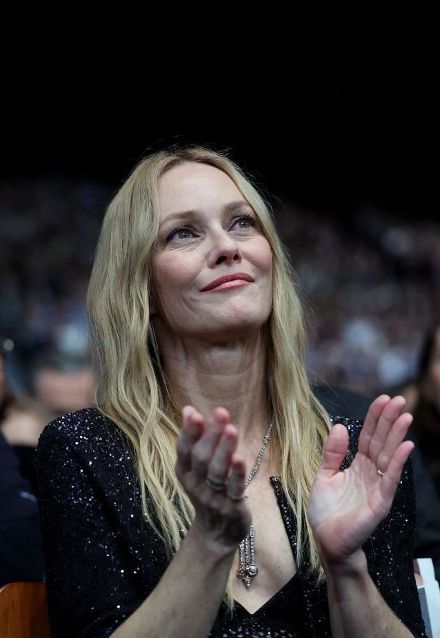 Les mini waves de Vanessa Paradis en 2024 - Les coiffures de Vanessa ...