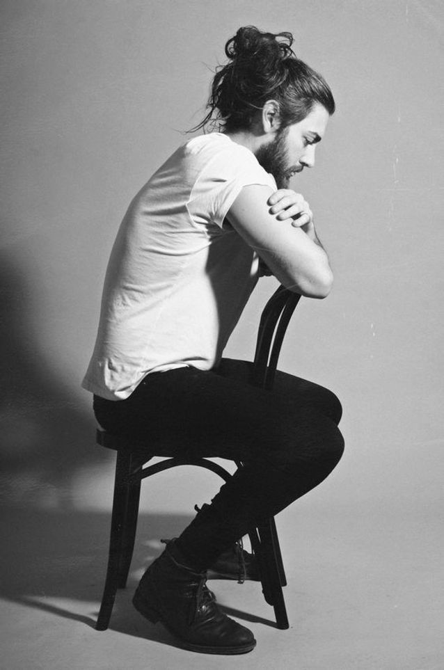 Chignon Homme Mode 30 Beaux Gosses à Chignon Repérés Sur Pinterest Elle