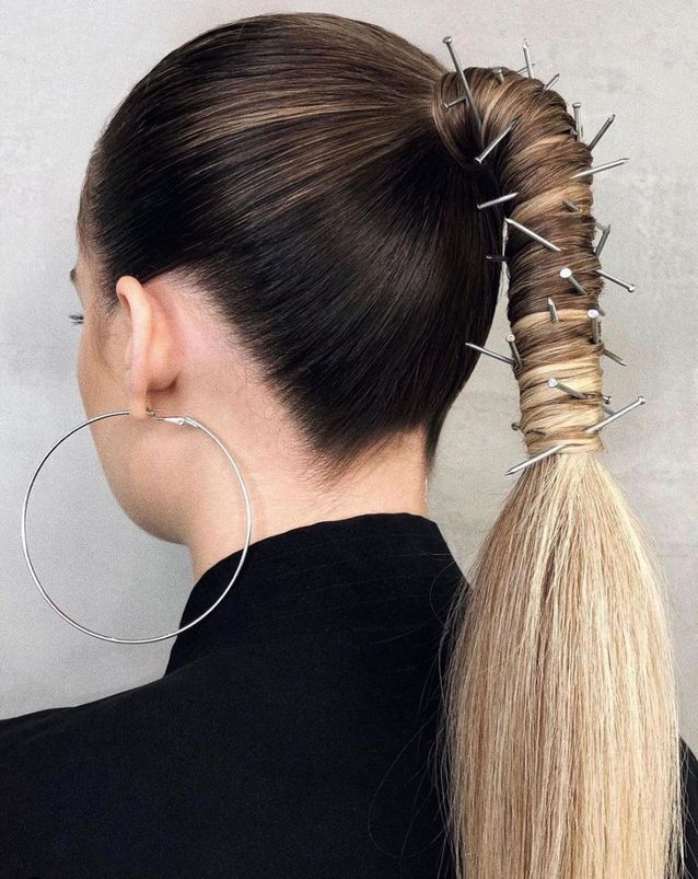 Queue-de-cheval haute et cloutée Halloween - Coiffure Halloween : 30 ...