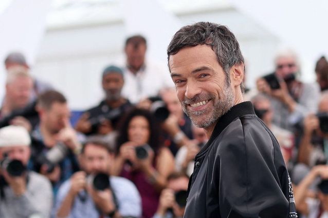 Cannes 2023 : Adèle Exarchopoulos face à Romain Duris pour le photocall du film « Le Règne ...