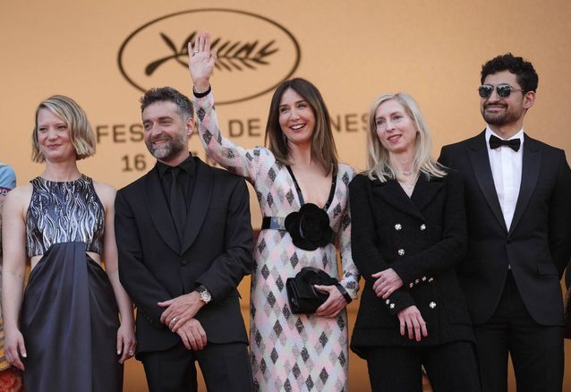Cannes 2023 : Clotilde Courau et Rosie Huntington-Whiteley chics et ...