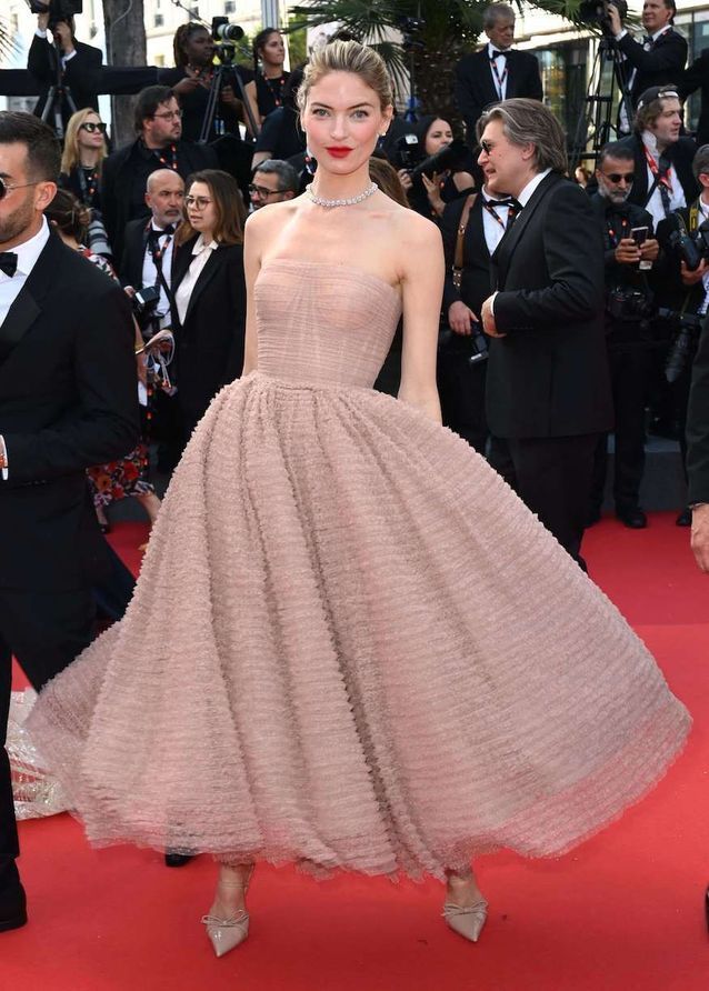 Cannes 2023 : Clotilde Courau et Rosie Huntington-Whiteley chics et ...