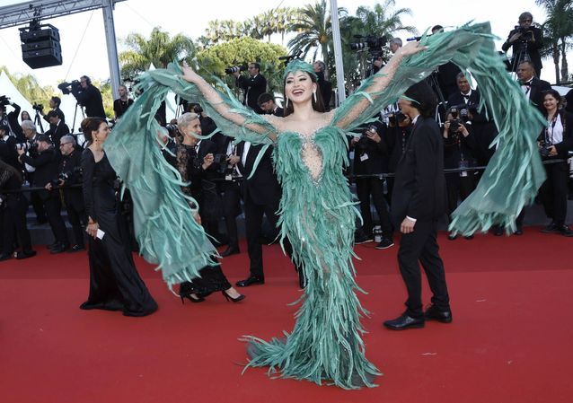 Cannes 2023 : Clotilde Courau et Rosie Huntington-Whiteley chics et ...