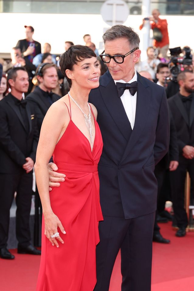 Cannes 2024 : Bérénice Bejo illumine le tapis rouge au bras de Michel ...