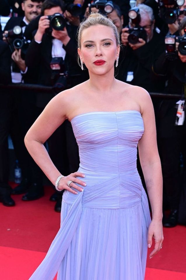 Cannes 2025 : Scarlett Johansson et Colin Jost plus amoureux que jamais sur le tapis rouge - Elle