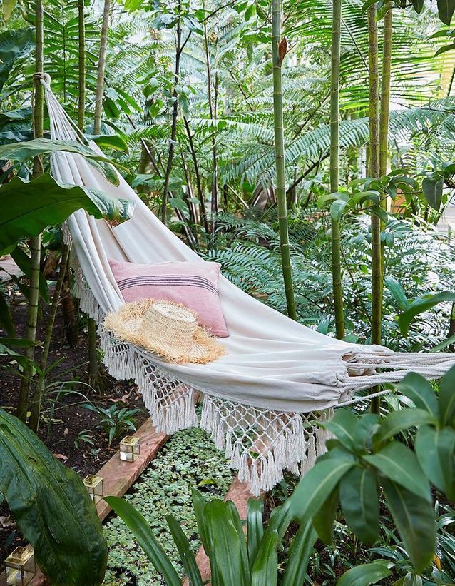 Des hamacs pour paresser avec style dans son jardin - Elle Décoration
