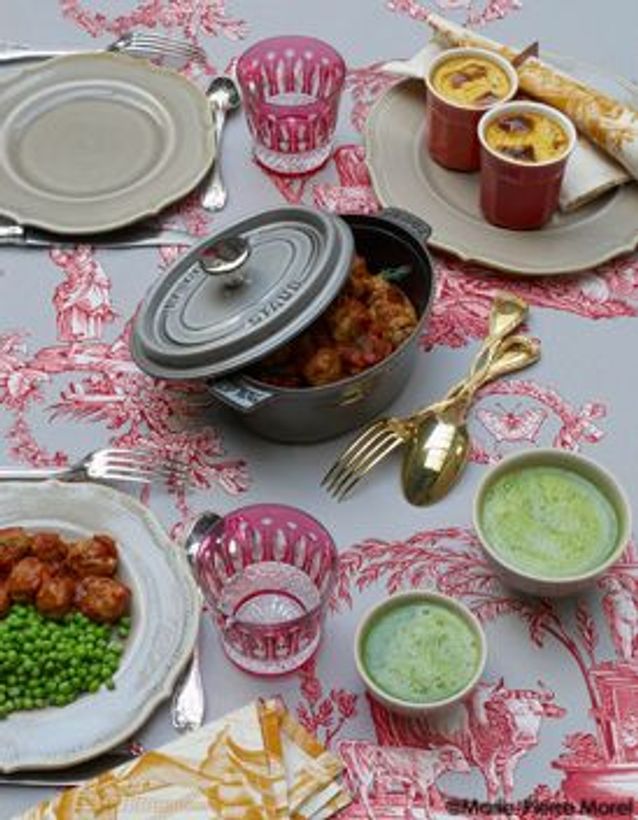 REPAS DE FAMILLE - Elle à Table