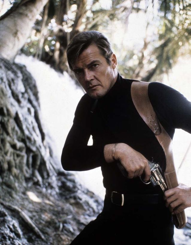 Dans « Vivre et laisser mourir » (1973) - Roger Moore : 10 photos vintage pour saluer le plus ...