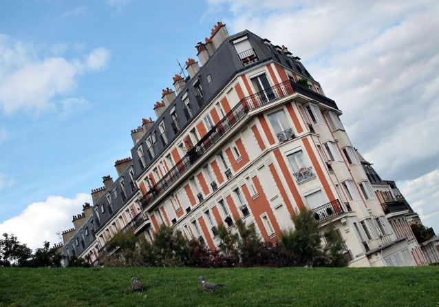 La maison inclinée à Paris, en France - 20 destinations photogéniques ...