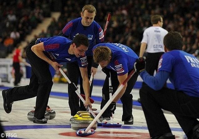 Curling - Les 10 activités qui vont vous changer du ski alpin - Elle