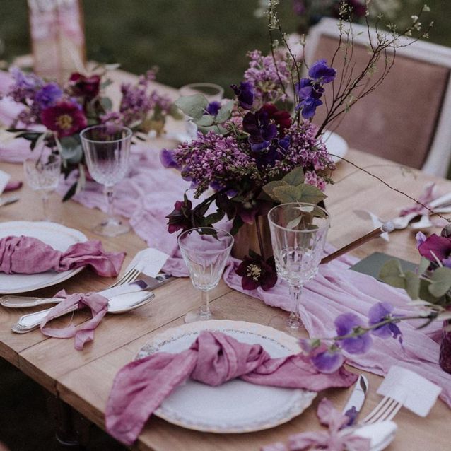 Une décoration de table violette - Les décorations de tables de mariage ...