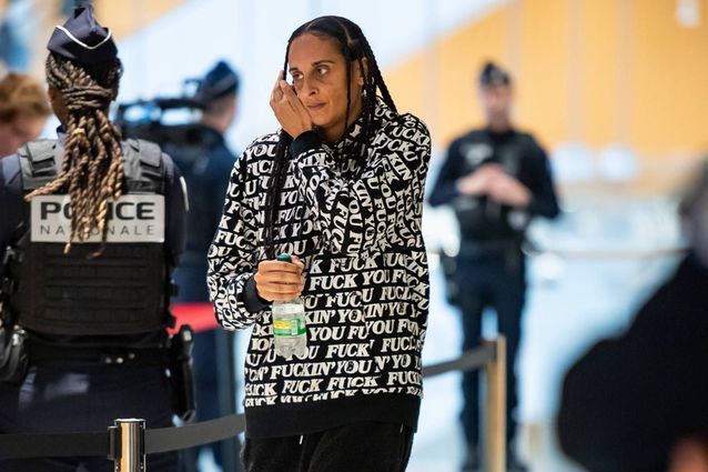 Procès Depardieu : la tenue très osée de sa fille, Roxane, fait parler ...