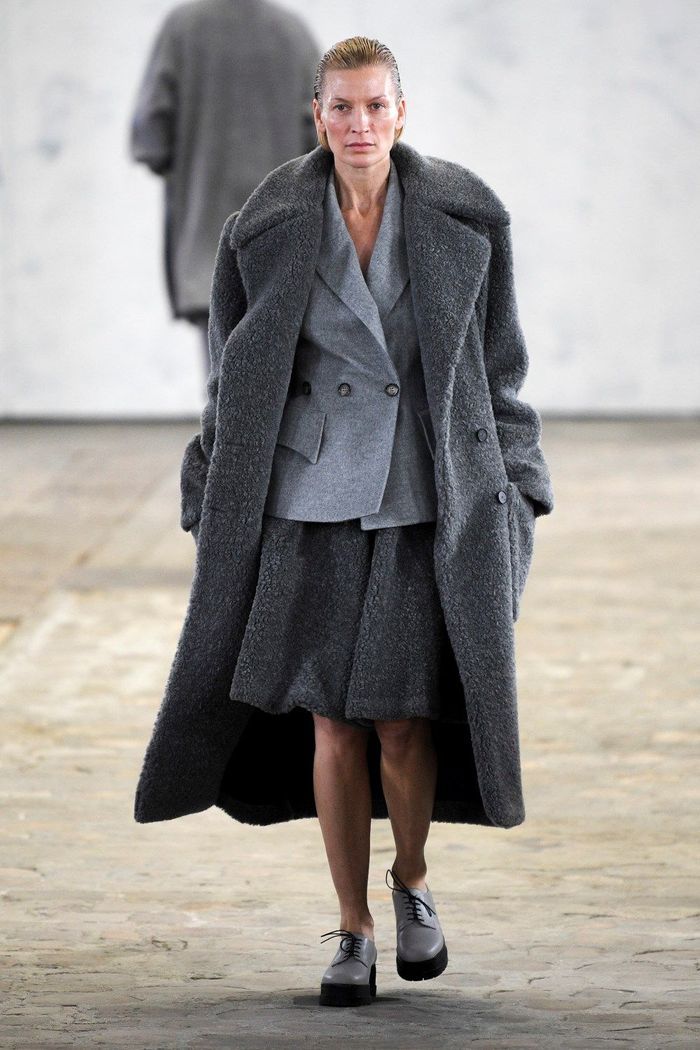 Défilé DAWEI Prêt à porter Automne-Hiver 2020-2021 - Paris - Elle