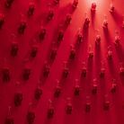 Christian Louboutin expose ses semelles rouges dans une grande ...